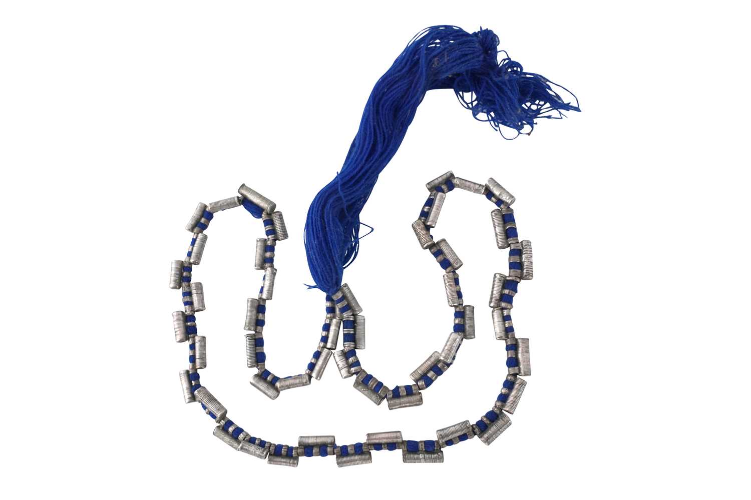 Lot 3 - AN ETHIOPIAN INDIGO BLUE STRING NECKLACE WITH